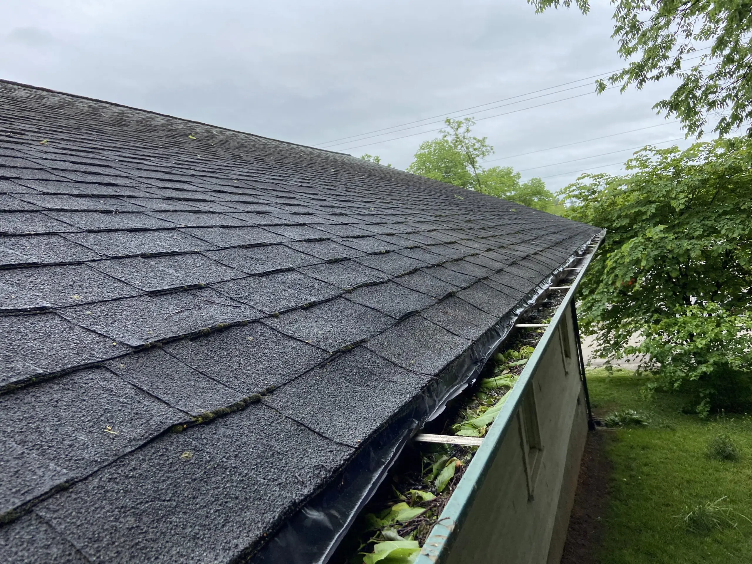 How to Fix a Leaking Roof Edge: Step-by-Step Guide for Knoxville Homeowners